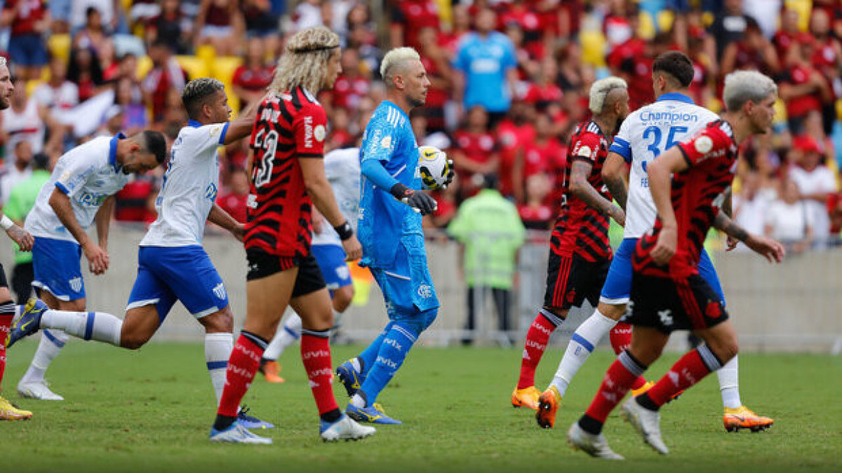 Avaí vira sobre o Flamengo no Maracanã e carimba despedida de 'Diegos'