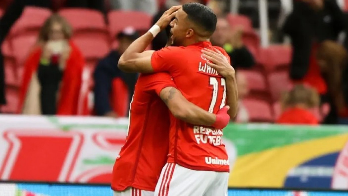 Inter vence com 2 gols em 14 min e mantém Vasco em penúltimo no Brasileiro