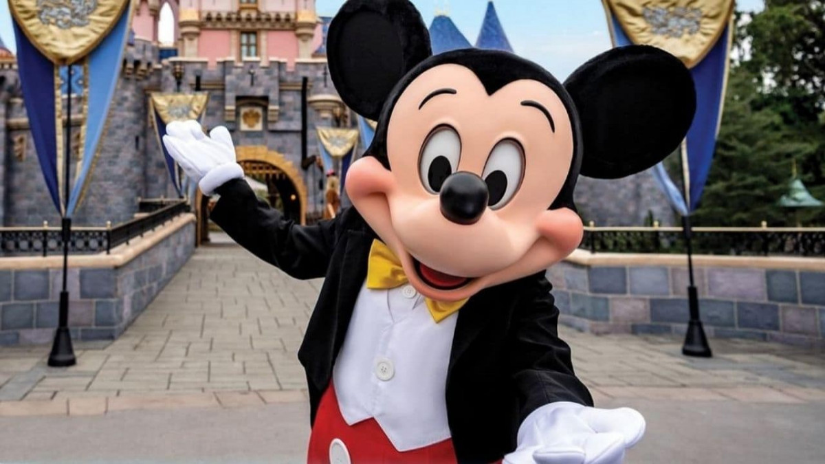Veja as diferentes versões do Mickey Mouse, personagem icônico da Walt ...
