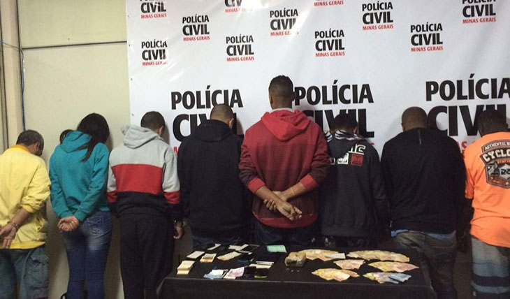 Pol?cia Civil prende oito pessoas envolvidas com o tr?fico de drogas