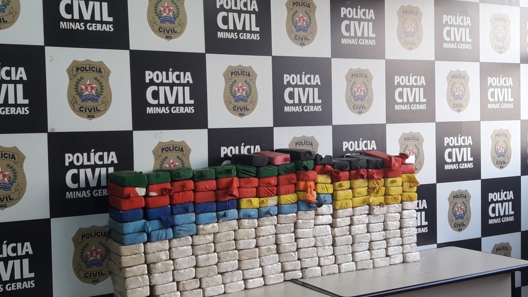 PRF e Pol?cia Civil apreendem 200 kg de pasta base de coca?na na BR-267 ...